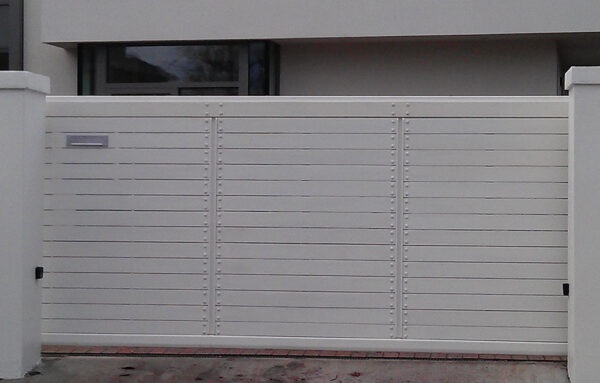 Sliding Timber Gates - Bernard Spillane Engineering